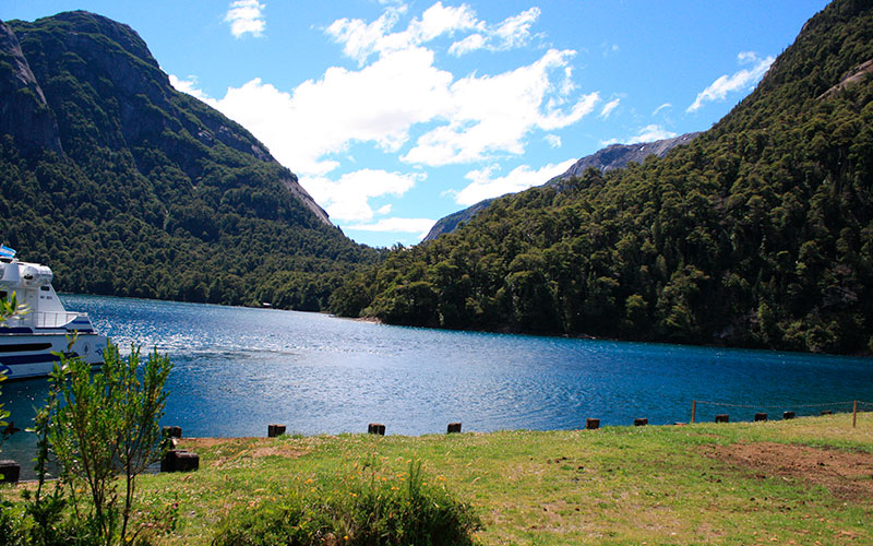 Villa Peulla - Tour Puerto Blest y navegación Lago Frías (Chile/Argentina)